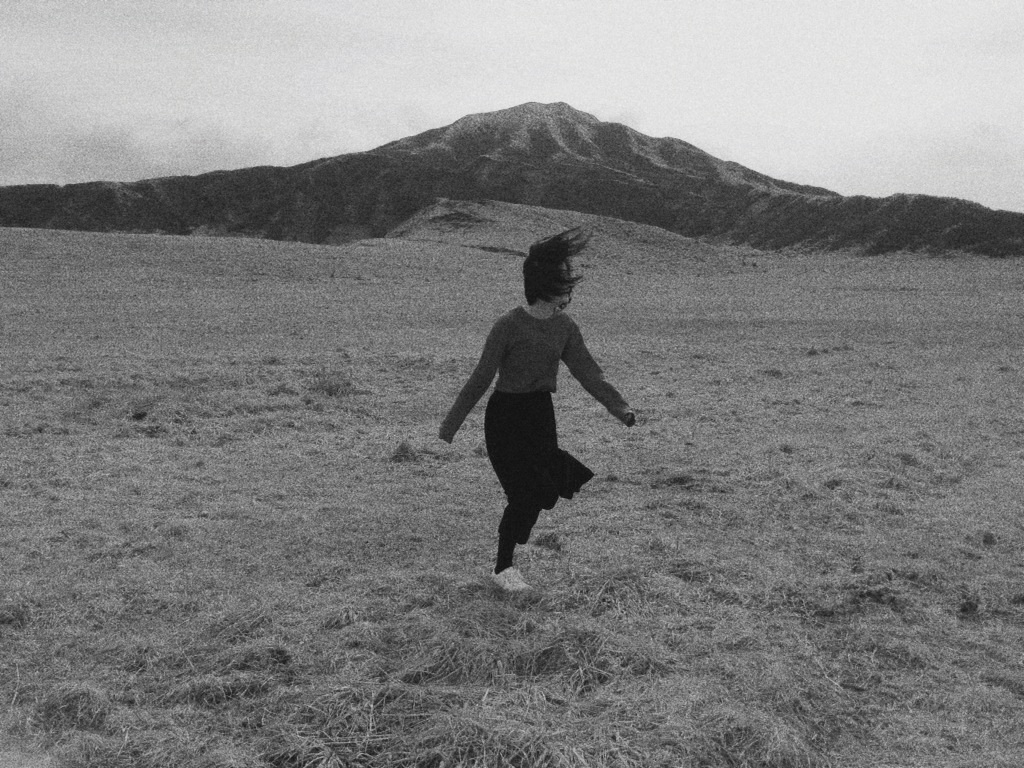 a woman in ASO Mountain | dobyonly